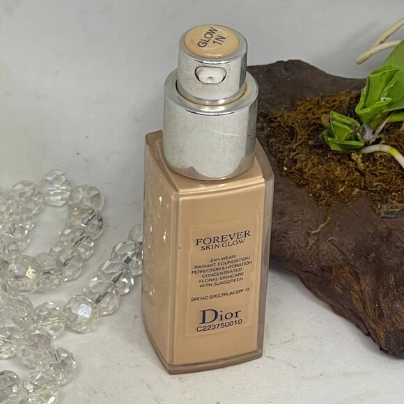Dior | Makeup | Dior Forever Skin Glow 24h Wear Radiant Foundation Spf 5 1n 67 Oz New | Poshmark